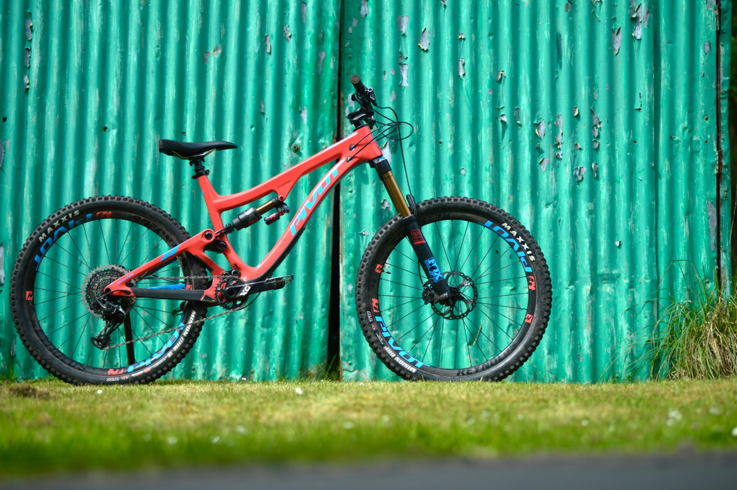First Look – Pivot Firebird