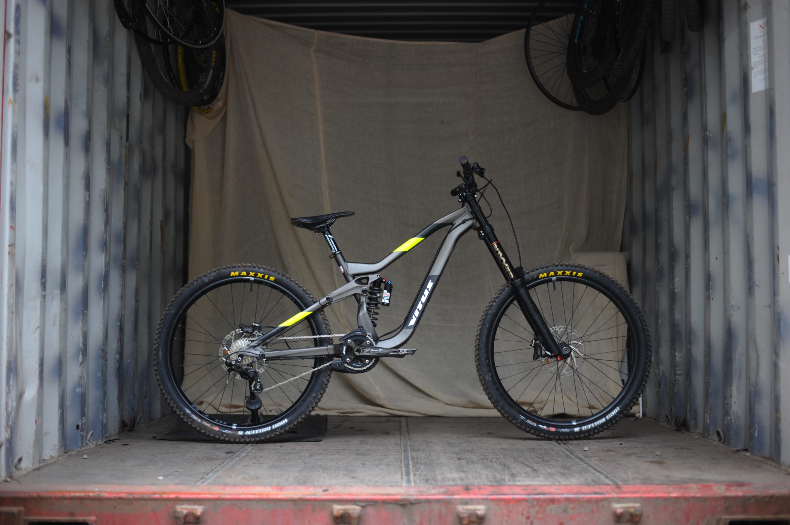 First Look – Vitus Dominer DH